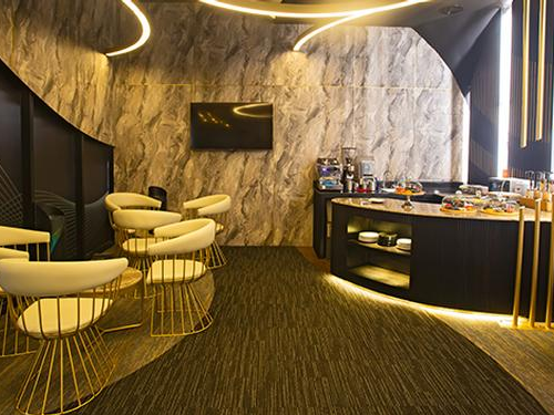 Buy Here Now Lounge - LoungeReview.com